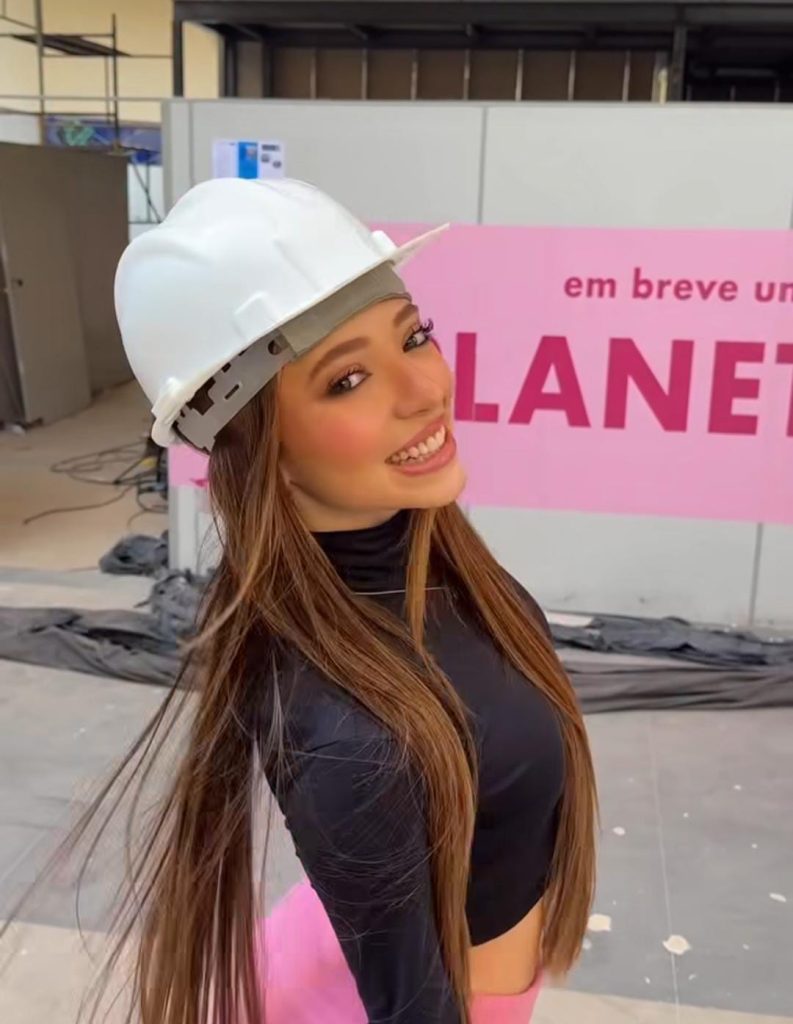 Belle Restum: a jovem CEO que renova a Planet Girls e inaugura sua ...
